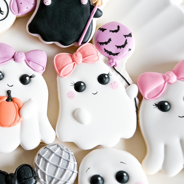 Miss Biscuit Ghost holding Balloon Cutter - Miss Biscuit